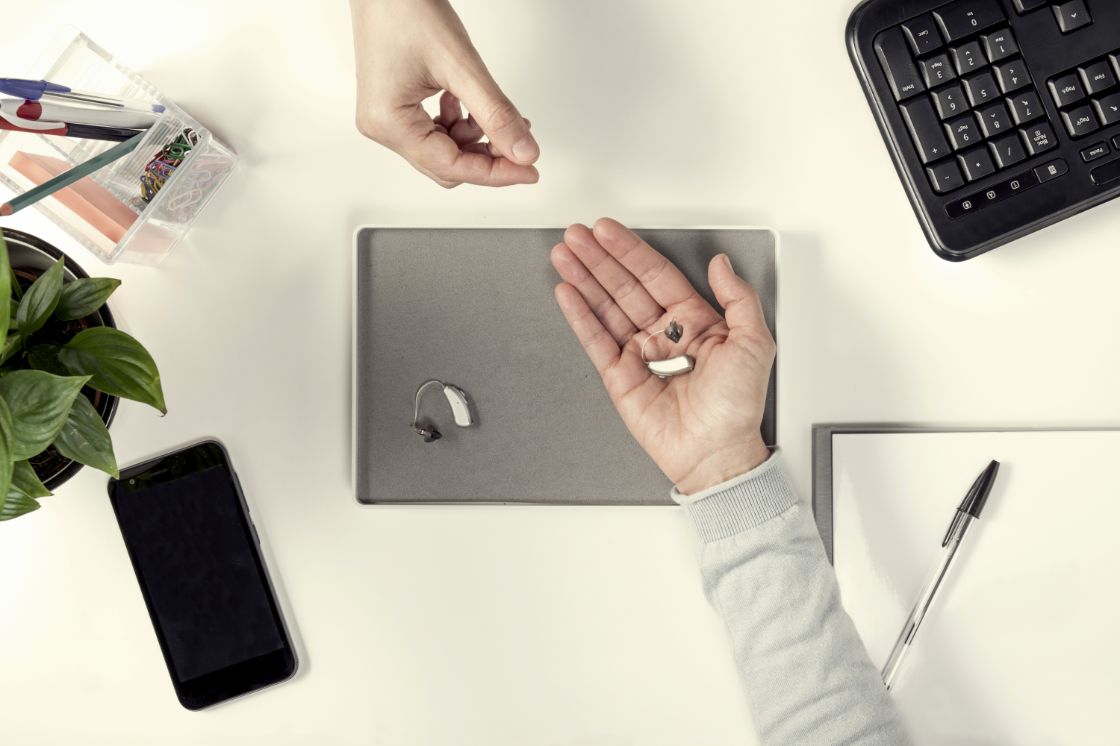 CROS and BiCROS Hearing Aids: Features and Costs | Amplifon USA