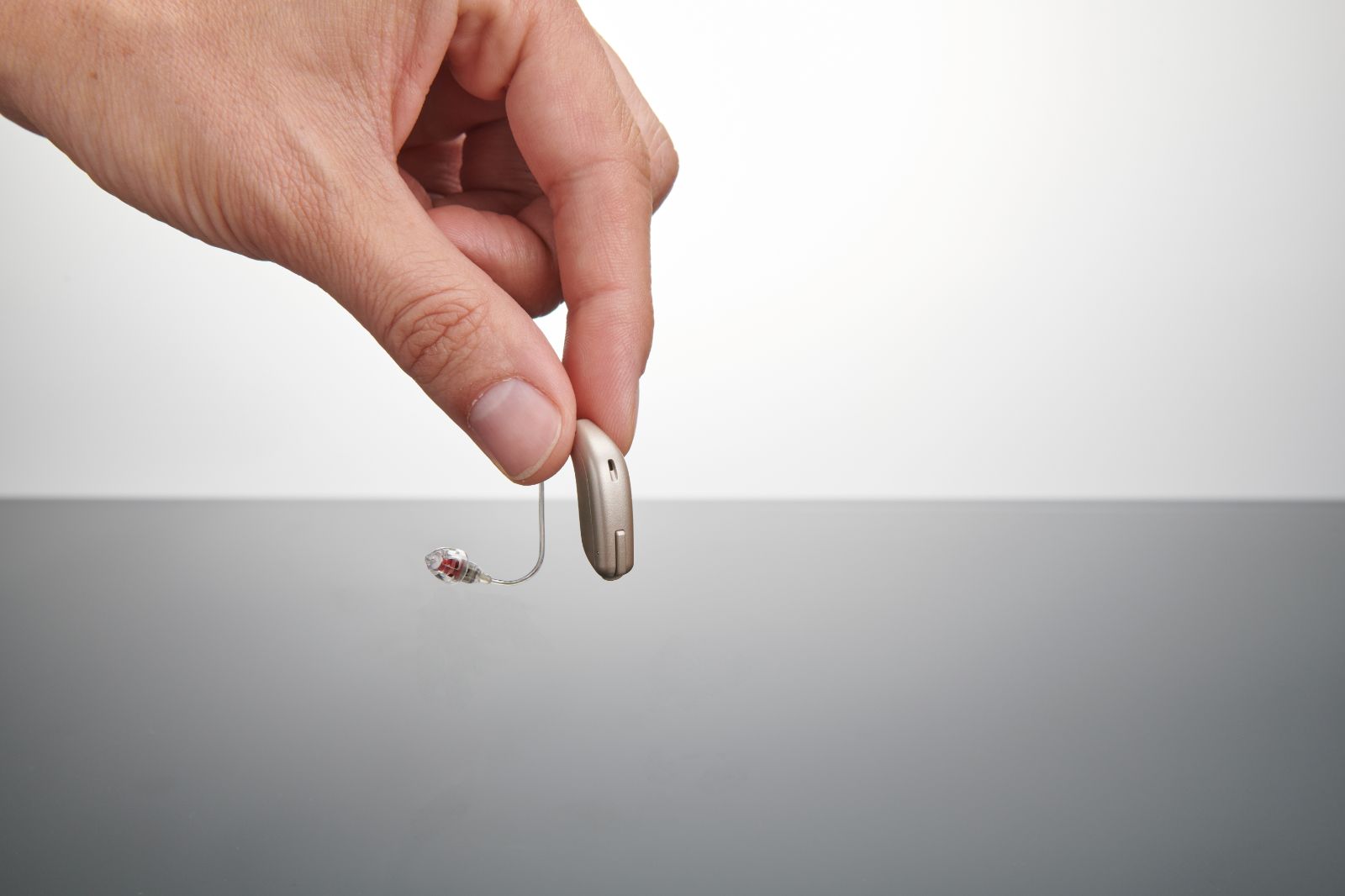 CROS and BiCROS Hearing Aids: Features and Costs | Amplifon USA