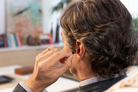 Amplifon hearing aids - features and advantages | Amplifon