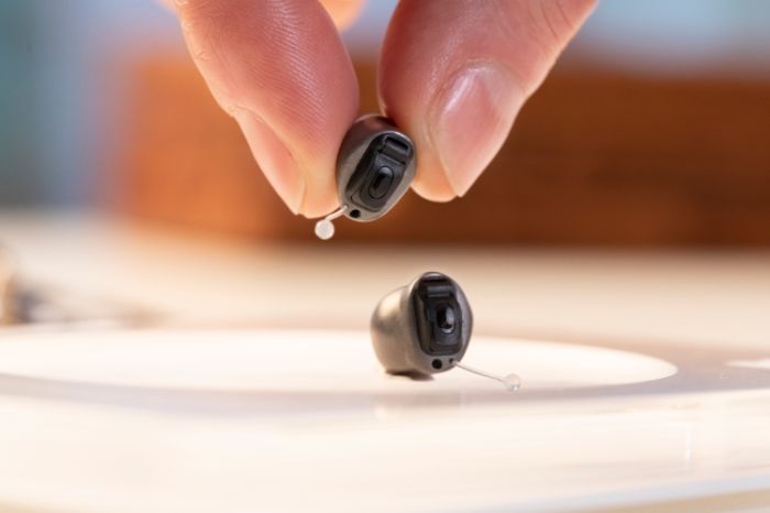 Two vs One Hearing Aids - Bilateral Solutions | Amplifon USA